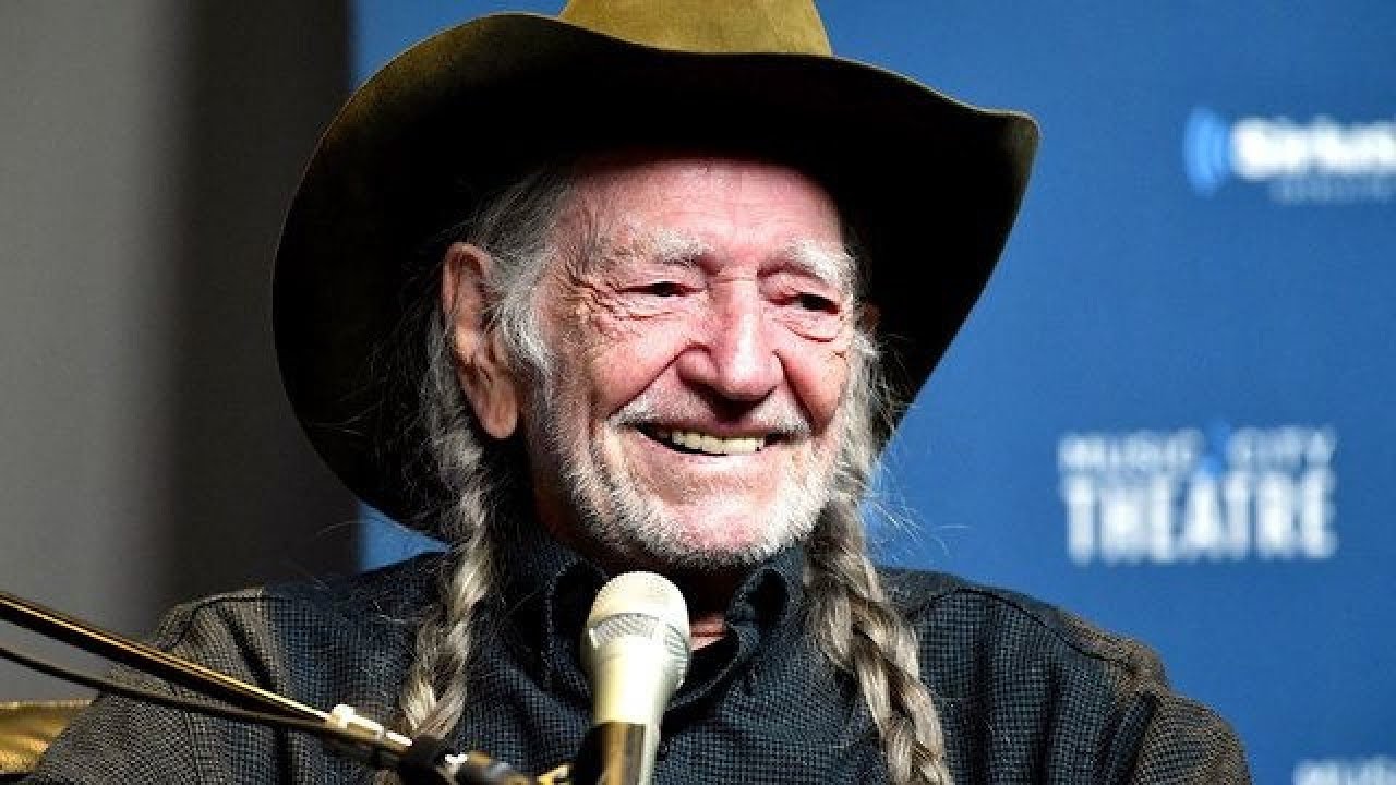 Willie Nelson says he’s no longer smoking marijuana due to breathing ...