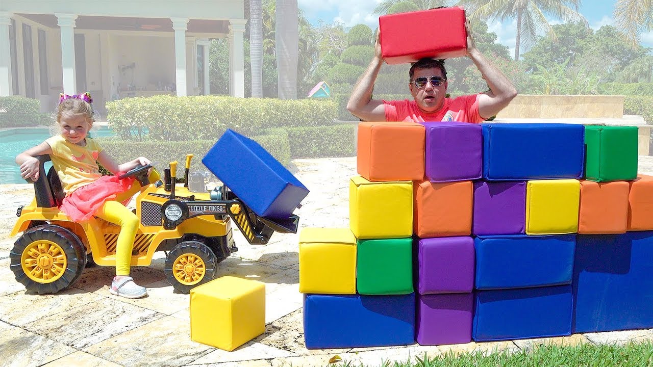 Stacy and Dad are building a Lego house - YouTube Funny Stacy - mono ...