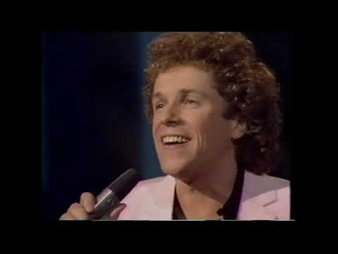 Leo Sayer Show 1983 with guests Suzy Quattro, Geoff Capes, Randy Newman ...