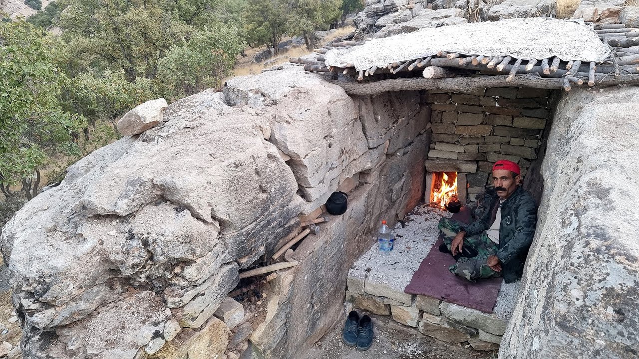 BUILD ALONE: Emergency and immediate rock shelter in the mountain | # ...
