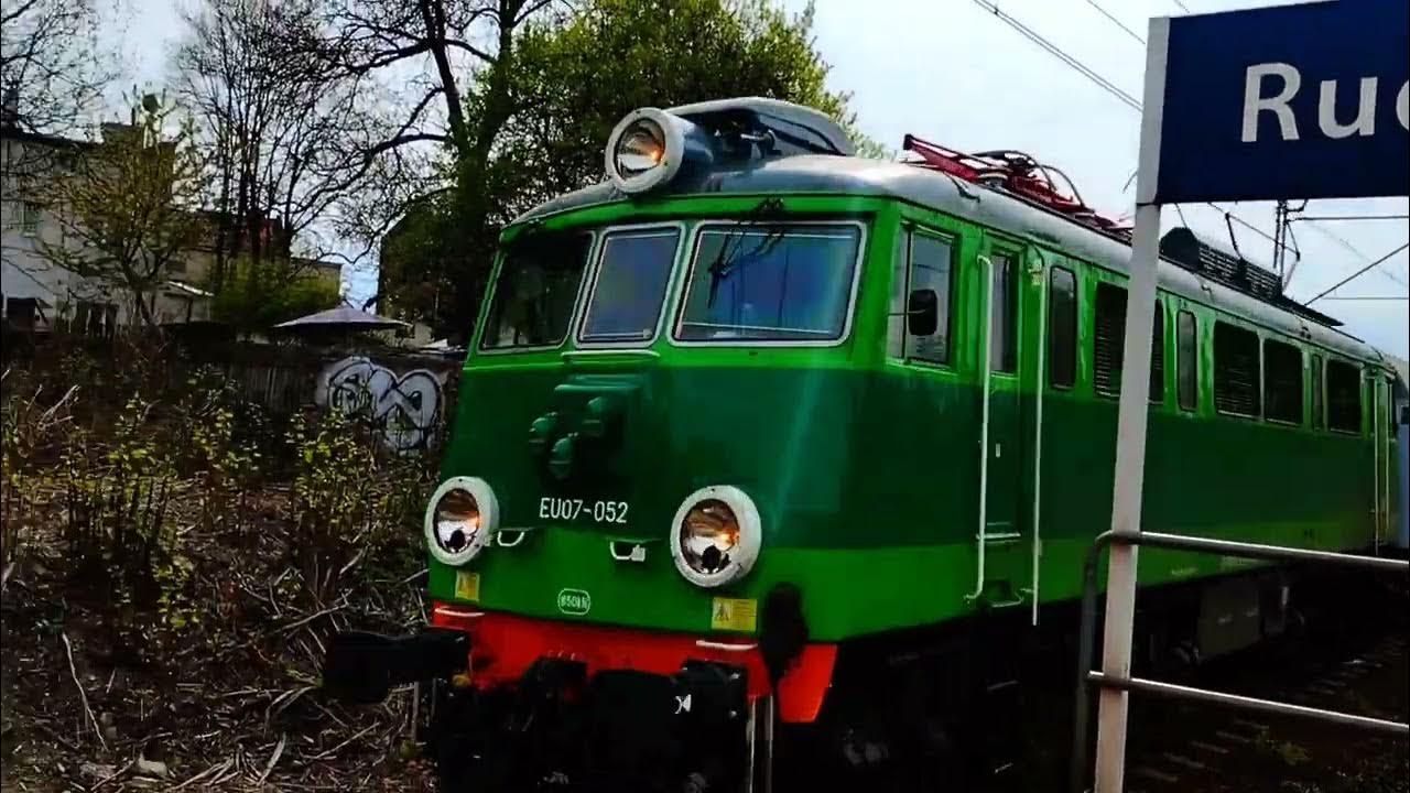 "RARYTAS (EU07-052) z IC Piast w Rudzie Śląskiej" - YouTube