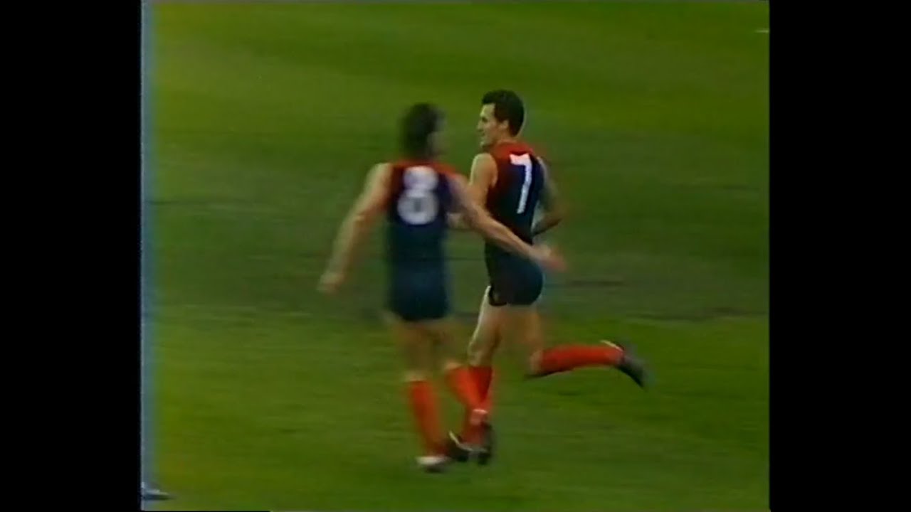 Brian Wilson kicks his first goal in Finals - Melbourne - 1987 Semi ...