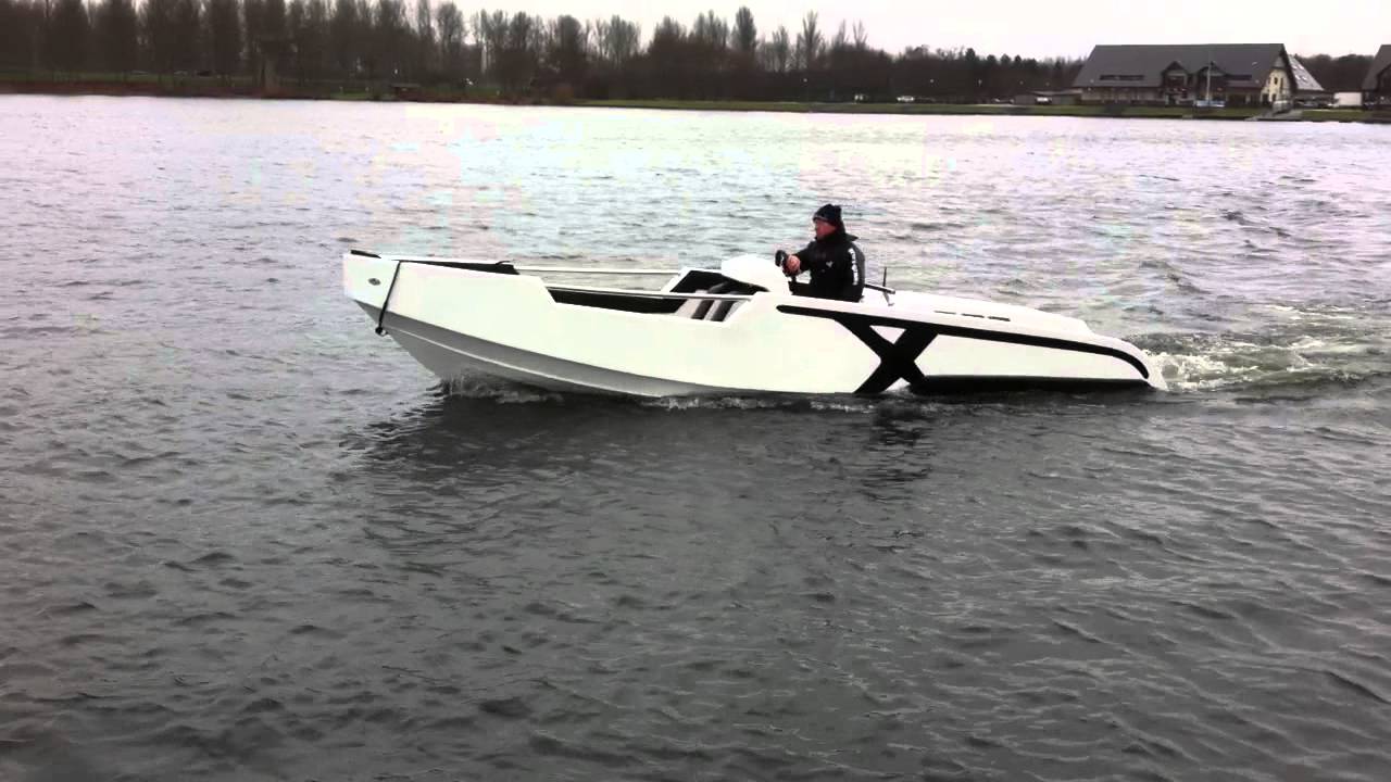 Rib-X Phantom, passing by - YouTube