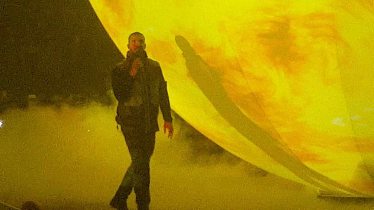 Drake closes the show with Legend Song 2017 - YouTube