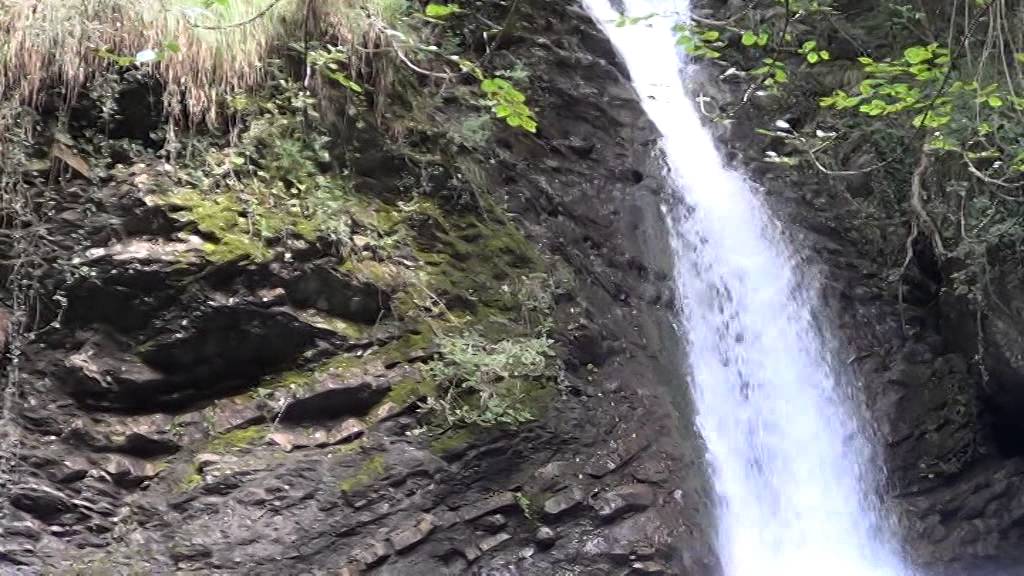 Centro Anidra: la cascata (menù fruttariani 3M) - YouTube