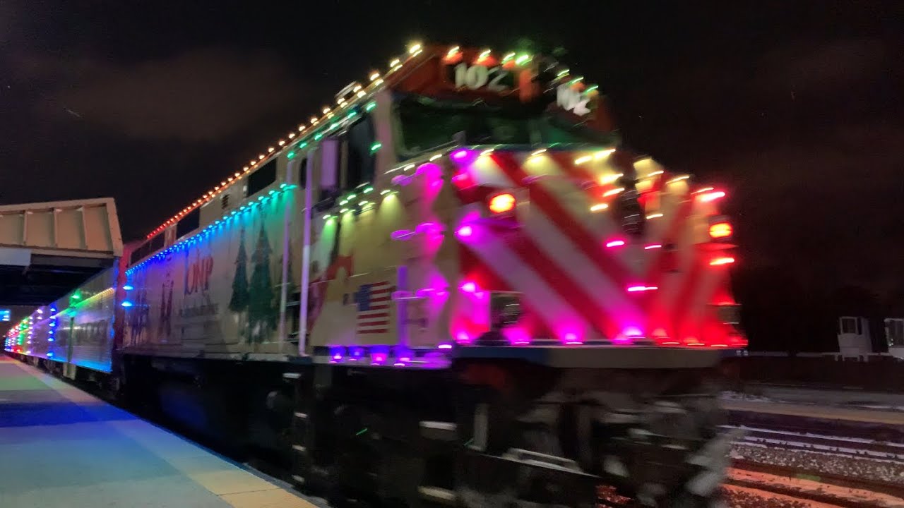 Metra 102(Operation North Pole)on an inbound train! 12/29 - YouTube