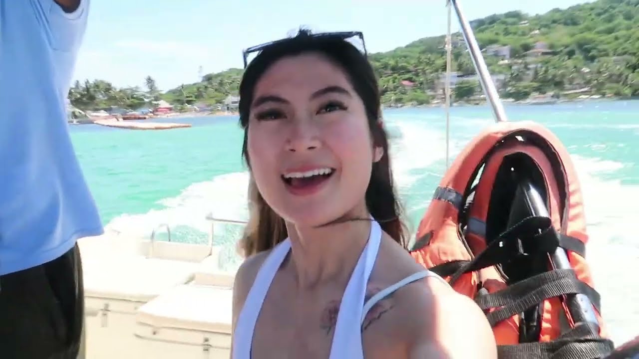 Ilands In Boracay Beach Girl