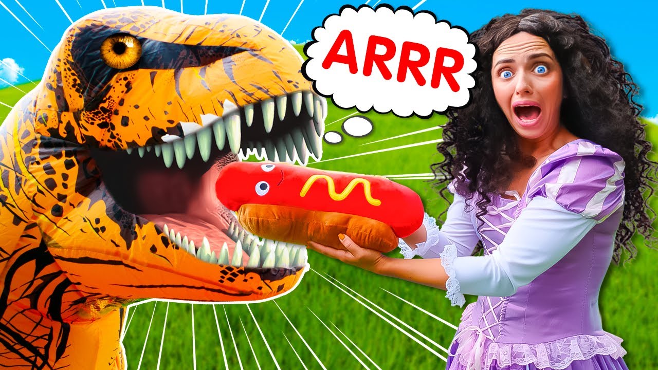 Princesses pretend play with toy food & feeding T-rex at the princess ...