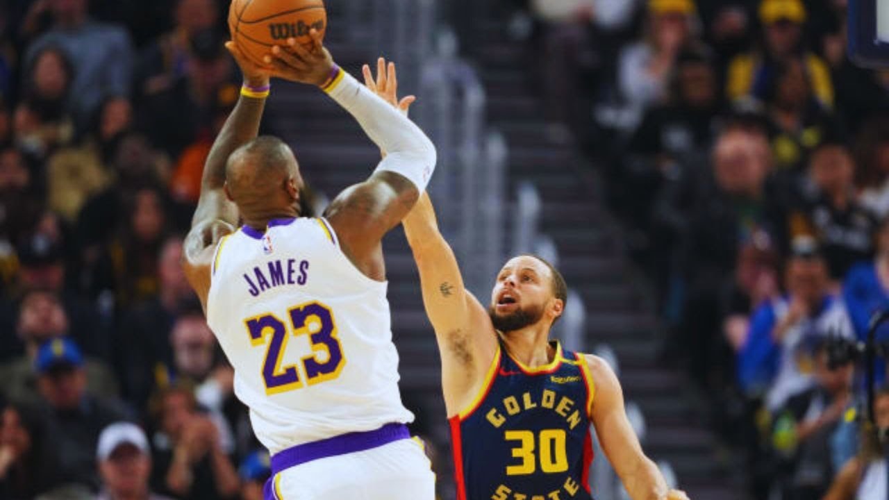 LeBron vs. Curry: The "LeBron Lock" - Hilarious Guarding Strategy ...