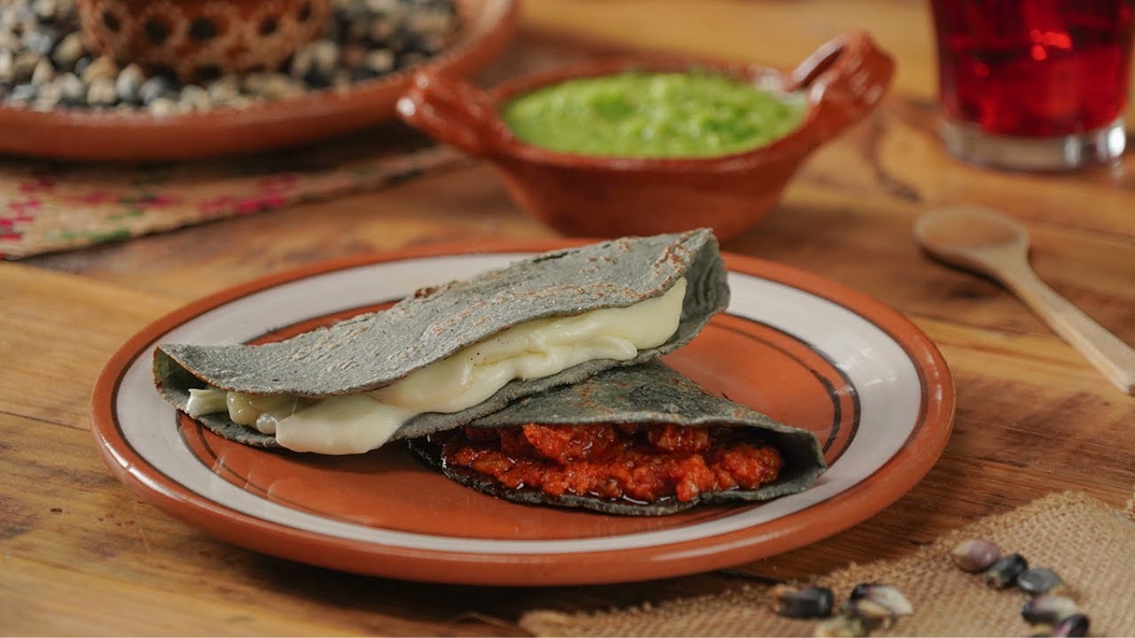 ¿Cómo hacer masa de maíz azul? | kiwilimón recetas - YouTube