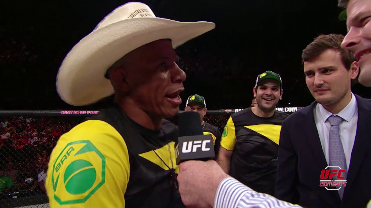 UFC Fortaleza: Entrevista no octógono com Alex Cowboy - YouTube