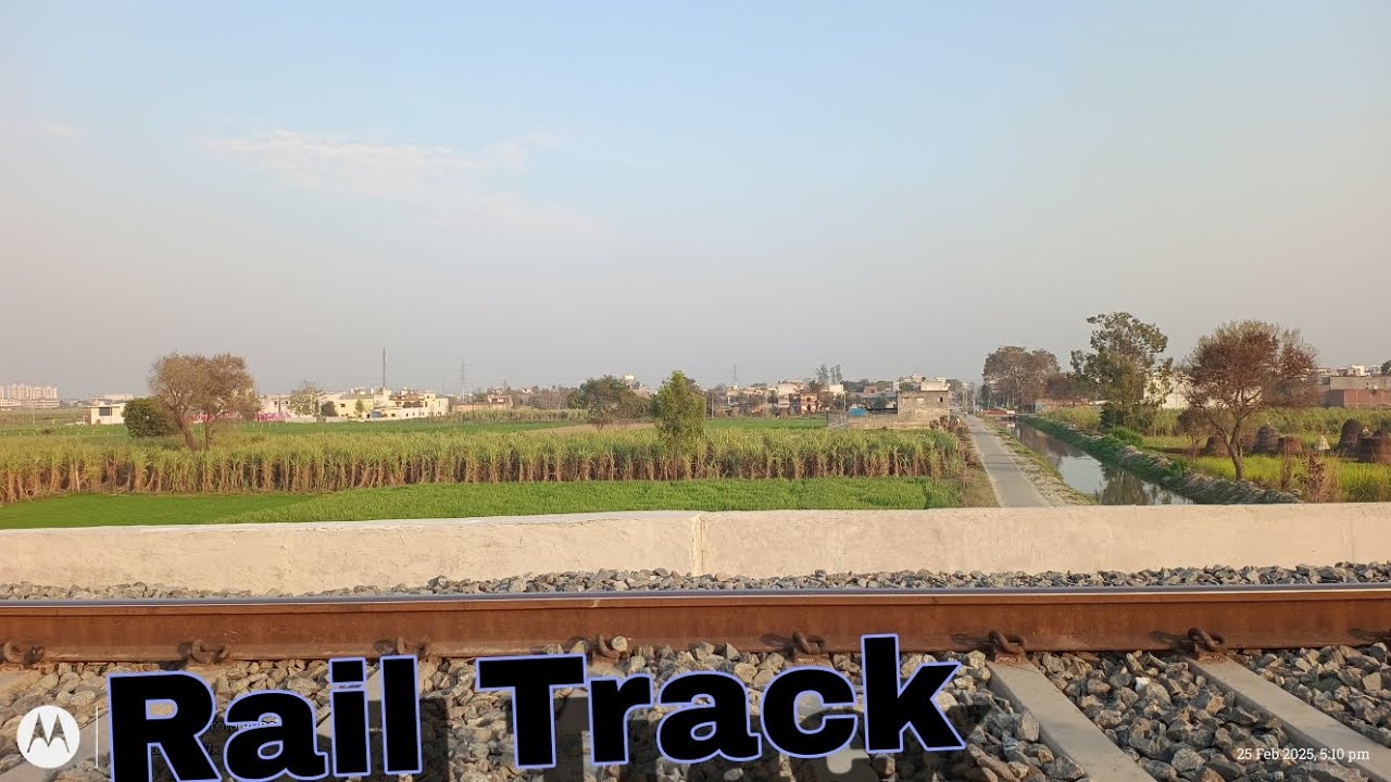 Aaj Rail Track pe Ghumne Aa gye #Abhi Mini vlog #vlog #Daily Vlogs # ...