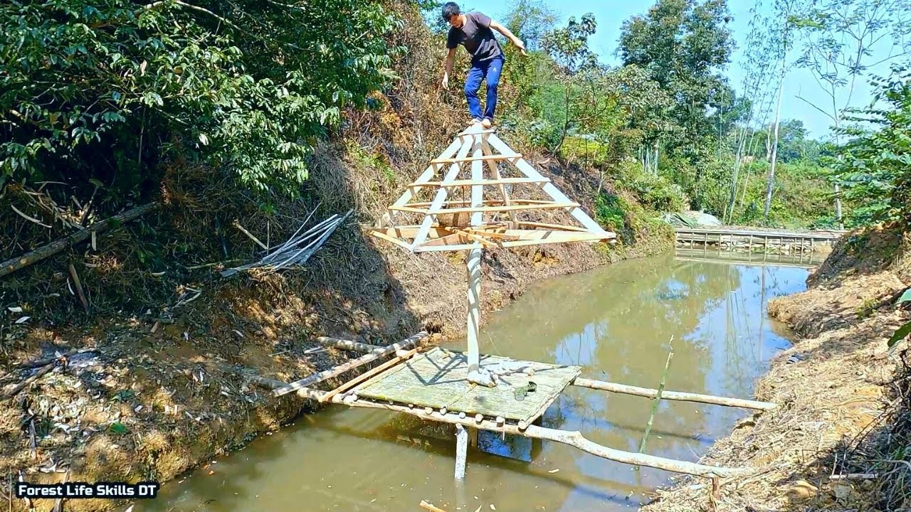 Building a hut in the middle of the pond, day 5 of the project to ...