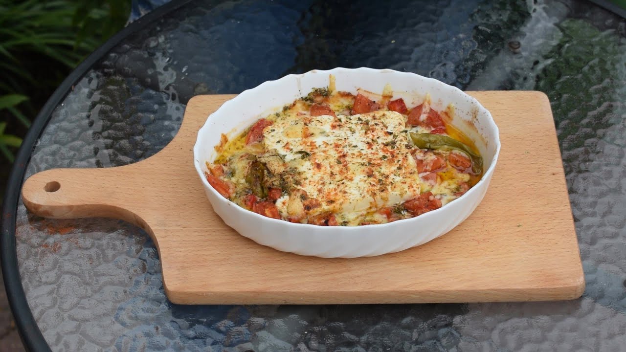 Bougiourdi, czyli zapiekana feta z warzywami - YouTube