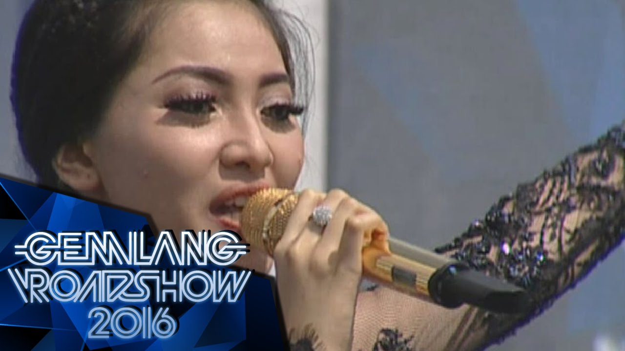 Dahlia KDI " Tarik Selimut " - Gemilang Roadshow Malang (29/5) - YouTube