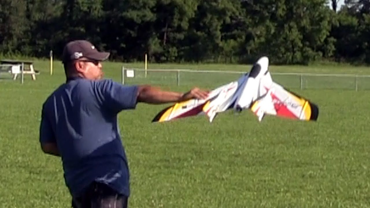 Parkzone Stryker F-27Q Easy Hand Launch - YouTube