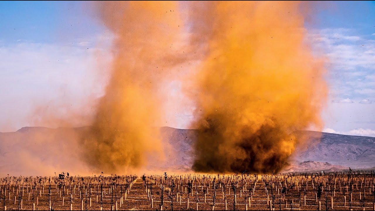 Incredible TWIN dust devils in Arizona! (12/04/2024) - YouTube