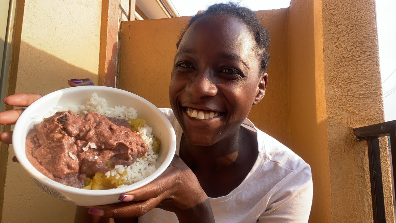 Eating my one of my favourite food pasted fish#africanlifestyle - YouTube