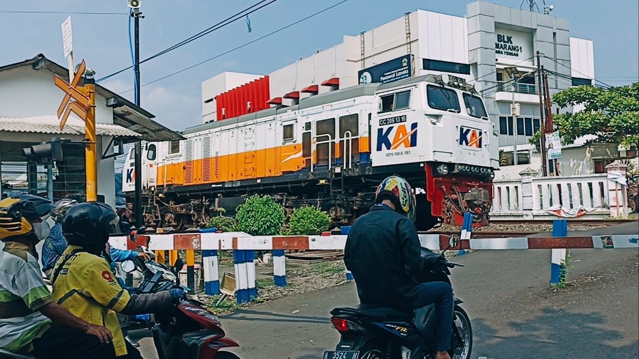 PALANG PERLINTASAN KERETA API Jalan Abimanyu Raya Kota Semarang Ka ...