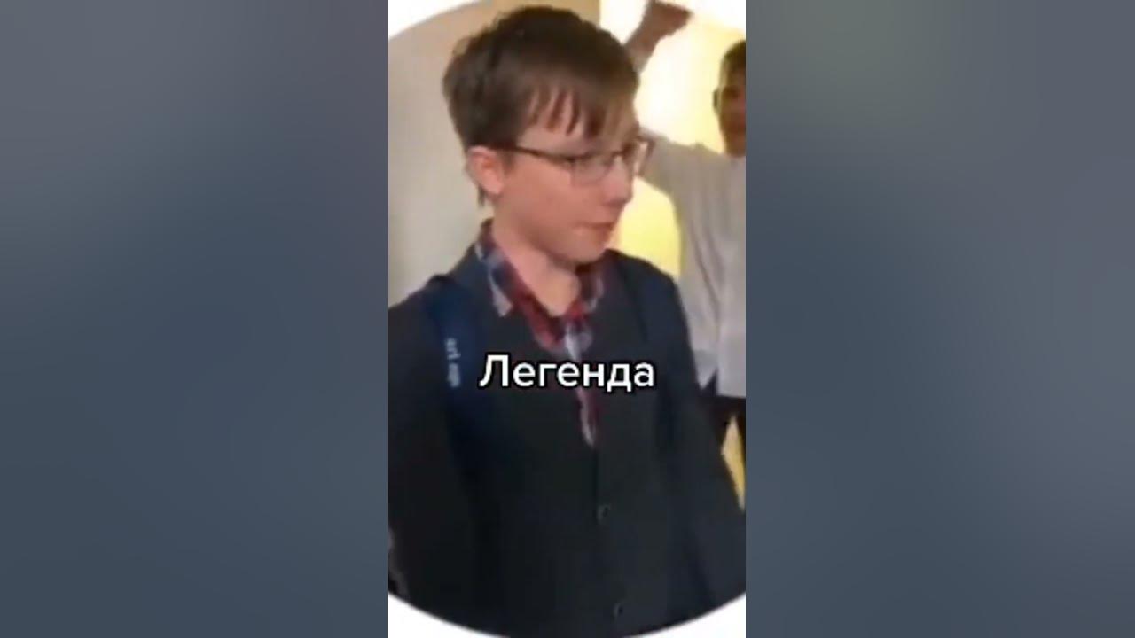 этот чел себе в жопу дезодорант засунул кто не знает Youtube