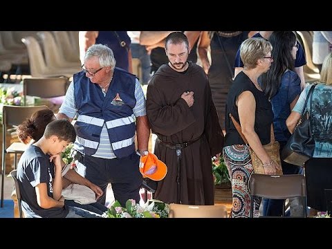 İtalya'da ölü sayısı 290, depremin kurbanları toprağa veriliyor