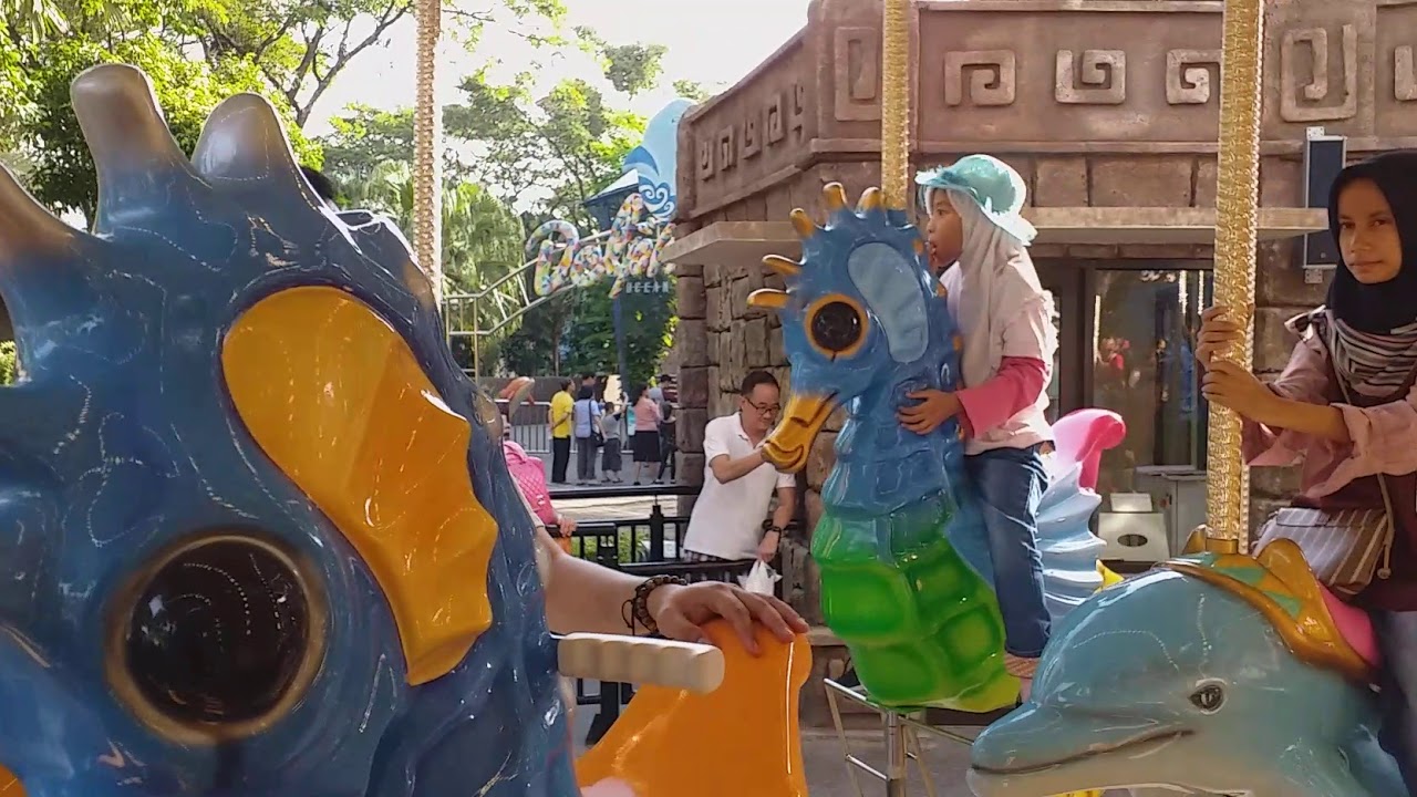 Wahana Komedi Putar Gelanggang Samudera Ancol - YouTube