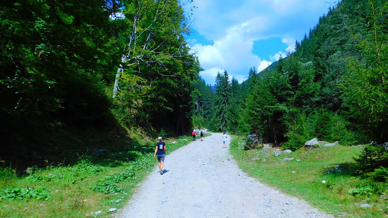 Muntii Iezer-Papusa. Localitatea Leresti. Baraj Rausor. Cabana Voina ...