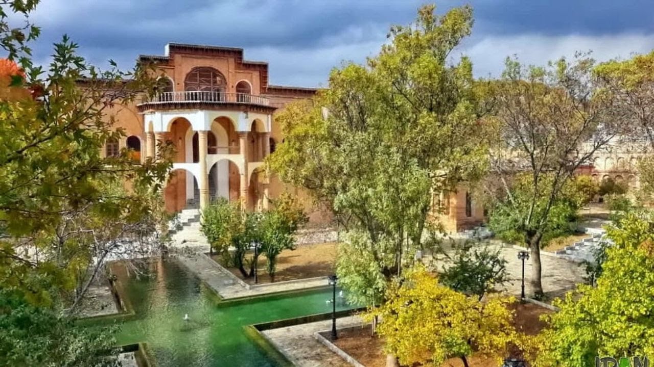 Inside the Palace of a Kurdish King Qasra Abad, Sanandaj, Kurdistan ...