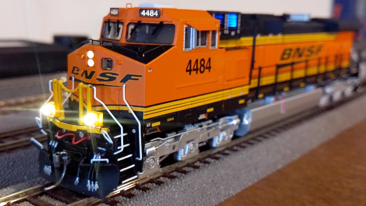 HO MTH Dash 9 Test Tsunami 2 Current Keeper - YouTube