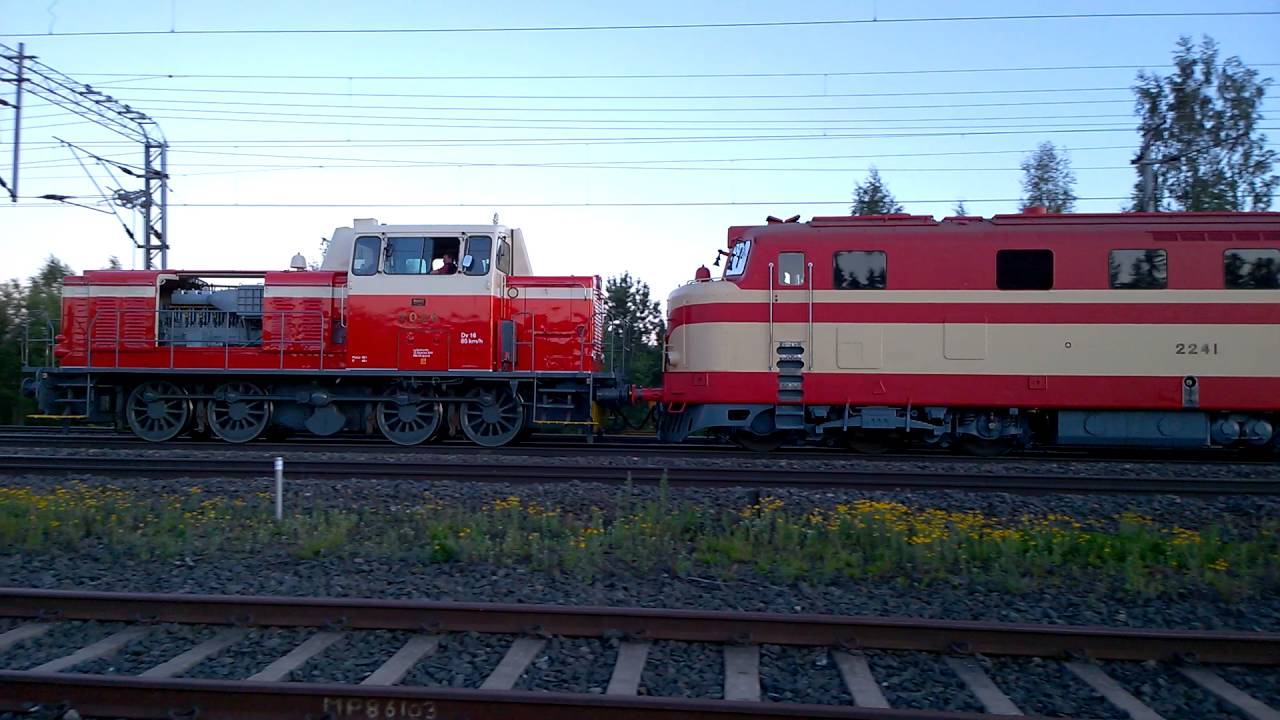 "Huru" dieselveturia Dr12 2241 viedään Toijalasta Hyvinkäälle WP ...