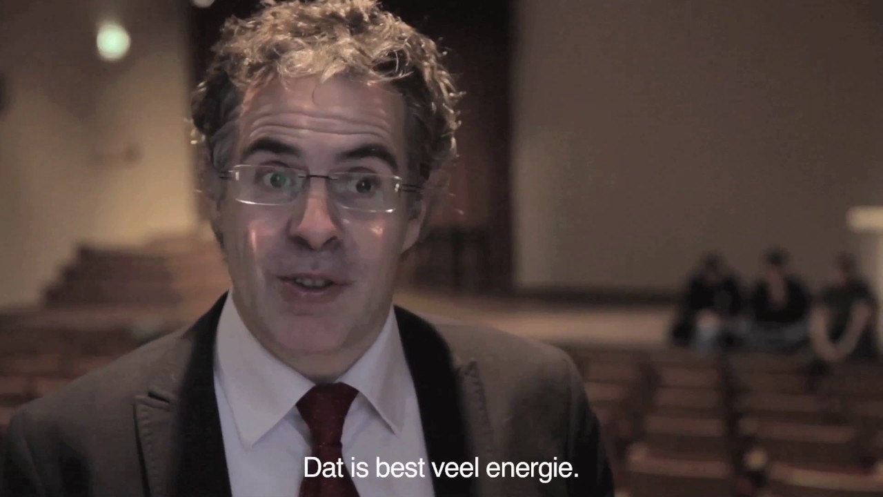 Christophe Ballif ontwikkelt en promoot witte zonnepanelen - YouTube