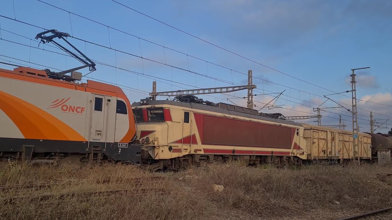 ONCF E-1451 + E-1306 assurant un fret vers Roches Noires (1080p 60 FPS ...