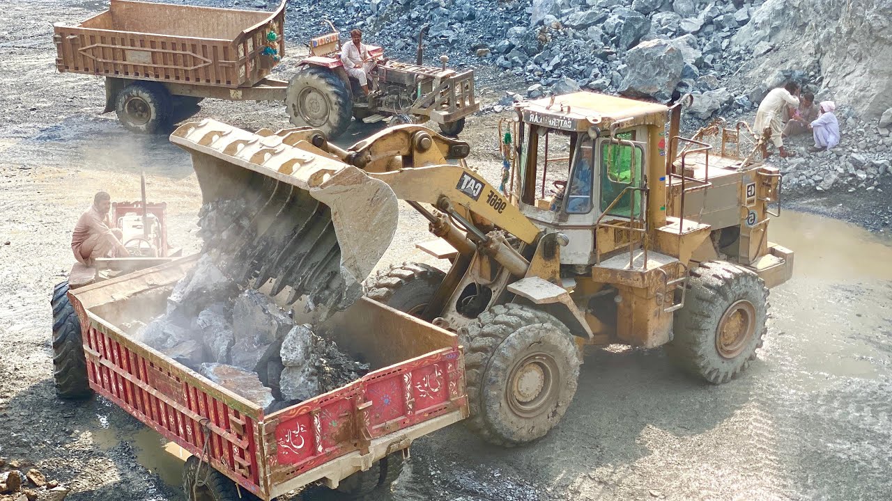 Massive Gaint Rock Loading into Trolleys | Caterpillar Machine in Full ...