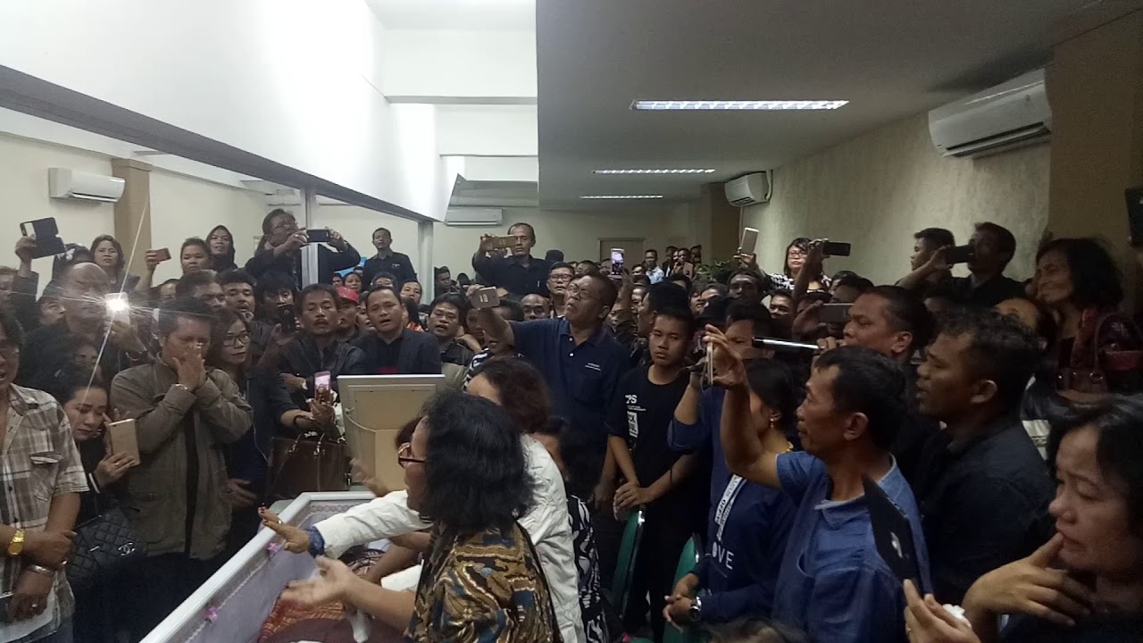 RIP Vokalis trio santana darwis sitohang - YouTube