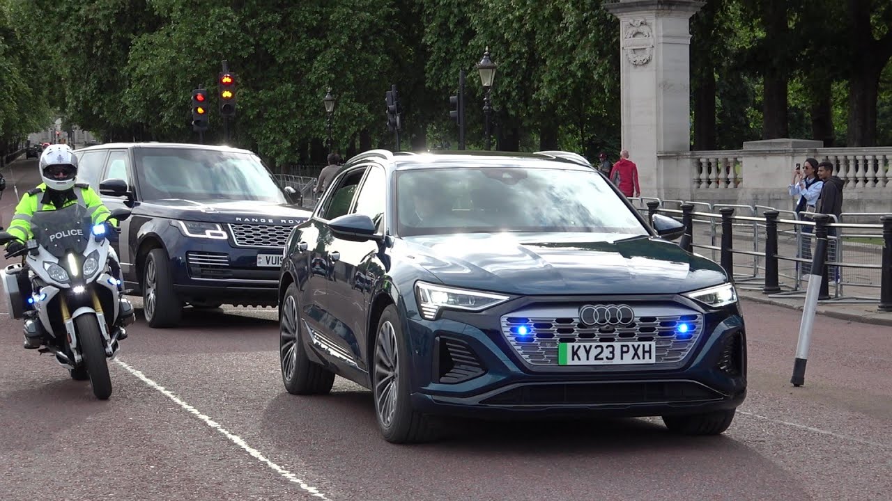 King Charles returns to London & Prince William's motorcade ahead of ...