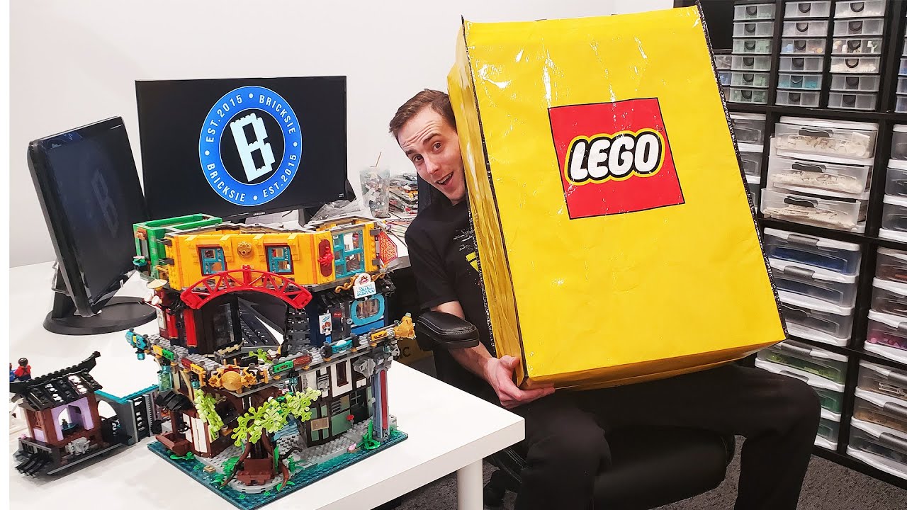 Very Positive LEGO Day! BRICKSIE Wall, Colosseum, Desk Setup! - YouTube