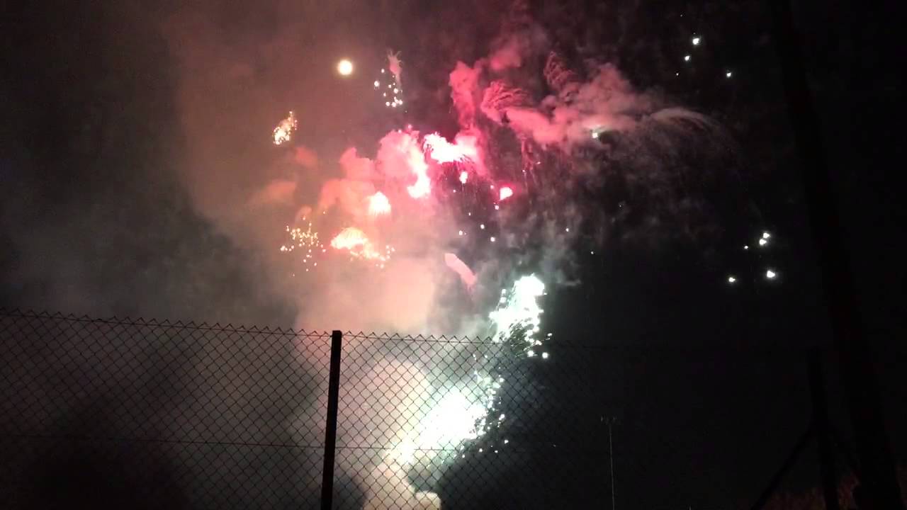 Guy Fawkes / Bonfire Night Fireworks Giffnock - YouTube