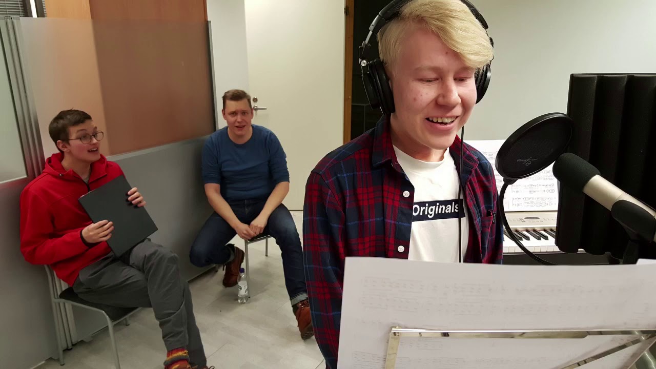 Leevi and The Leavings - Sopivasti lihava - YouTube