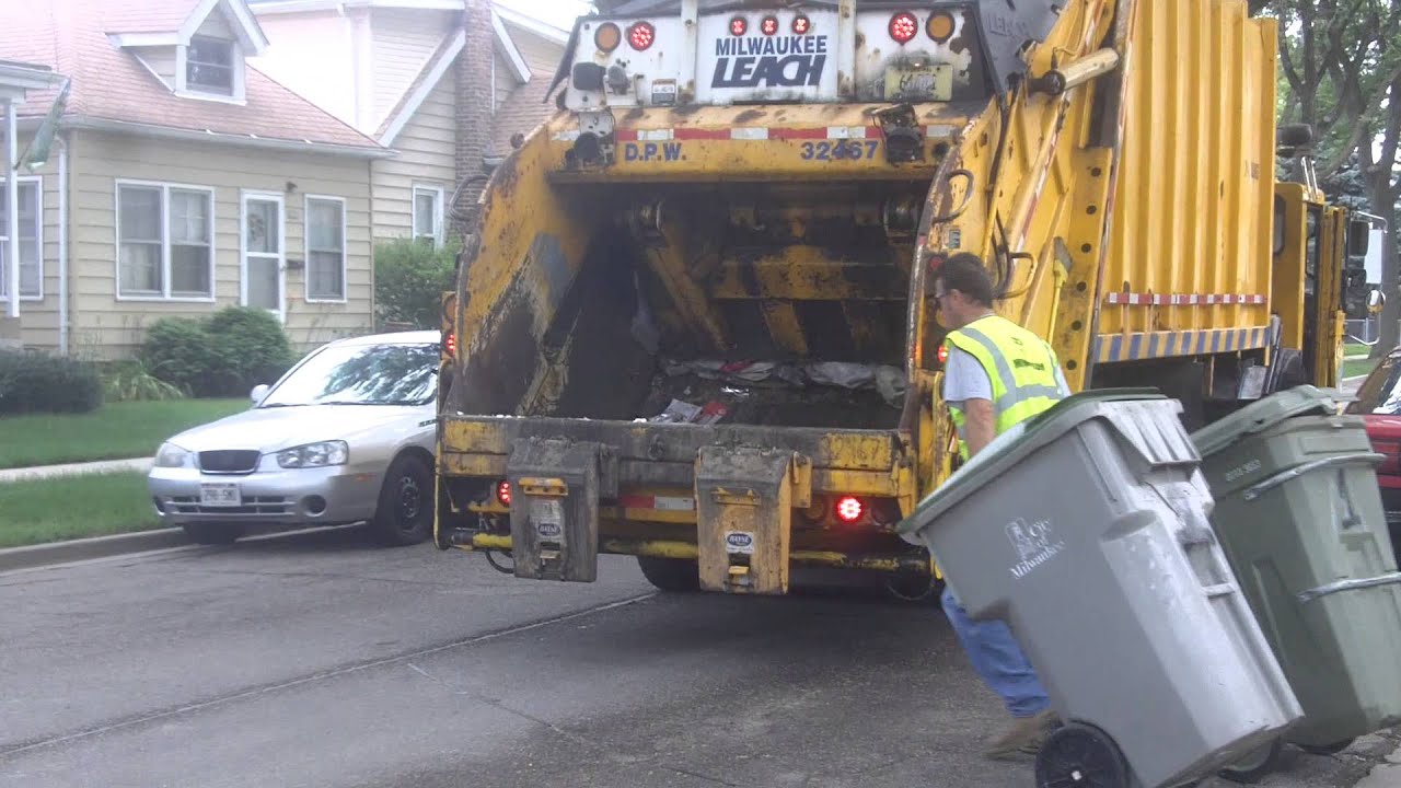 Crane Carrier Company Leach 2Rll Packmaster Rear Loader: City of ...