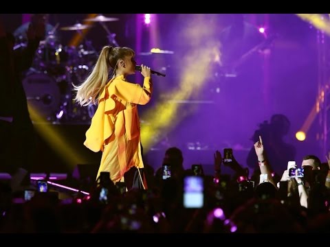 Ariana Grande - Everyday en Live au iHeartRadio Music Festival