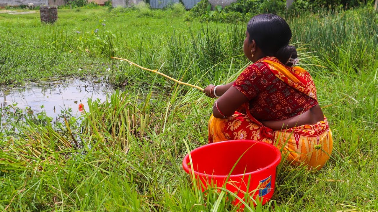 Fishing video || lady hook fishing in mud water || lady catching hook ...