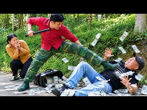 CEO Triệu Quyết uses martial arts to help a young woman recover money from a reckless robber.
