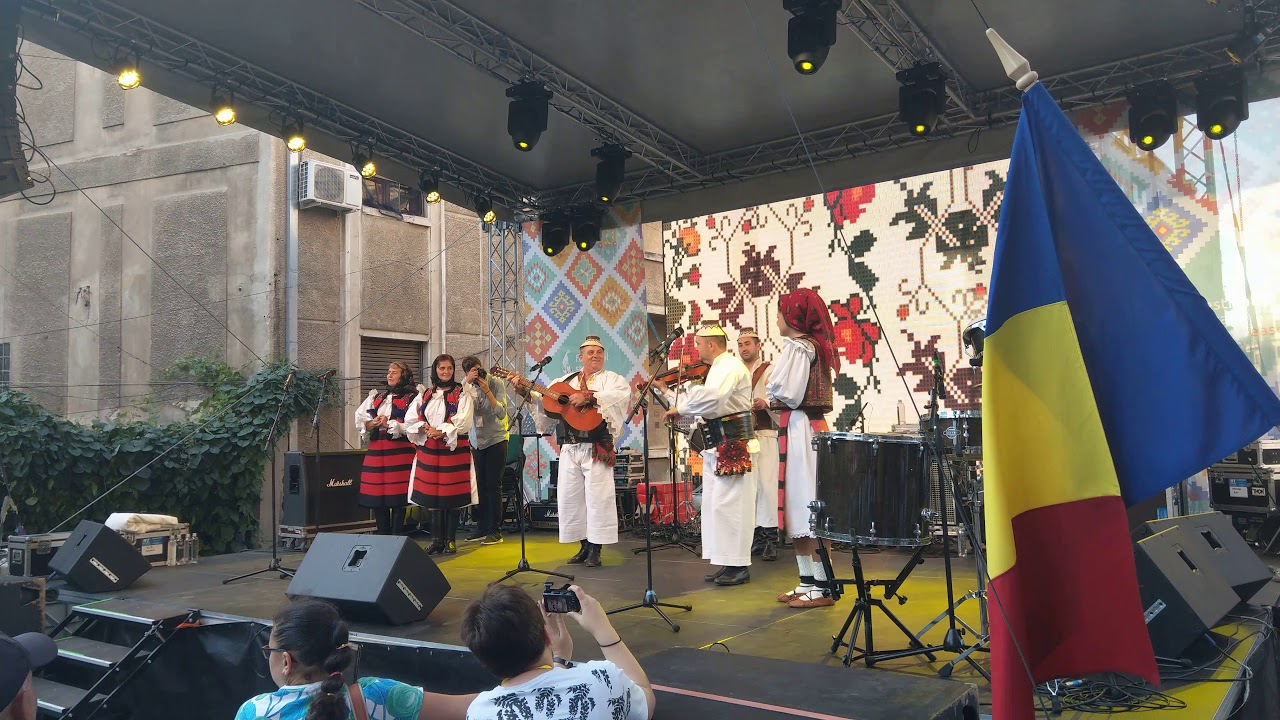 Grupul Iza Maramures Festivalul Strada Armeneasca 2 - YouTube