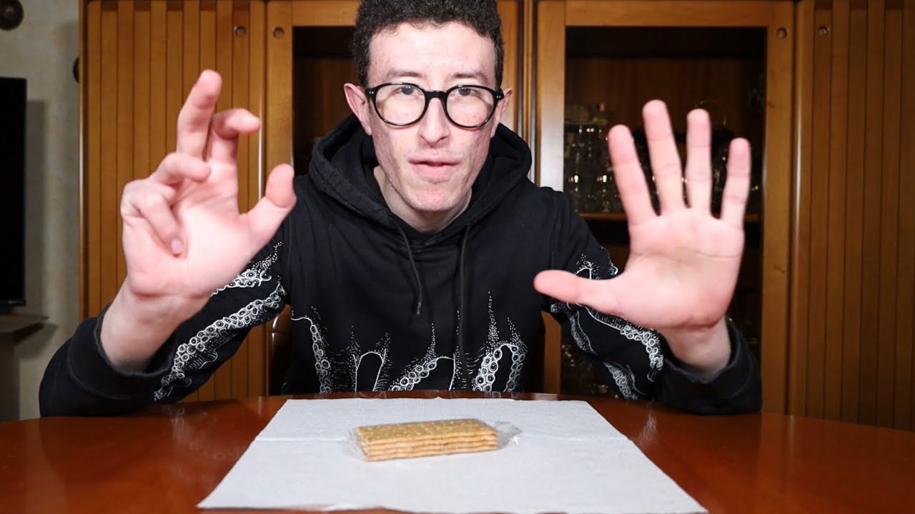 Mangio 1 pacchetto di CRACKERS in POCHI MINUTI | OmarFalcoChallenge 3 ...