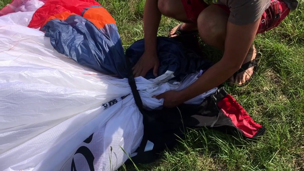 Zellenpacksack richtig benutzen, Gleitschirm schonend packen - YouTube