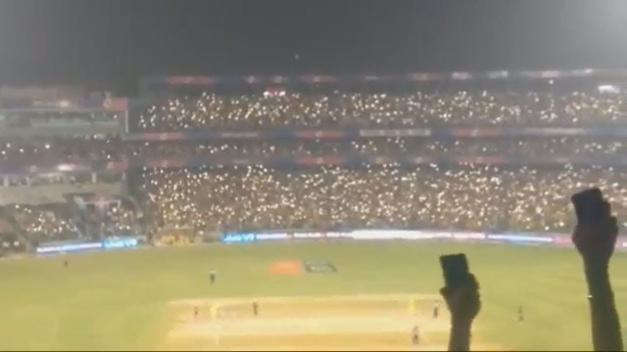 Flash lights on when MS Dhoni walks into the Ground - YouTube