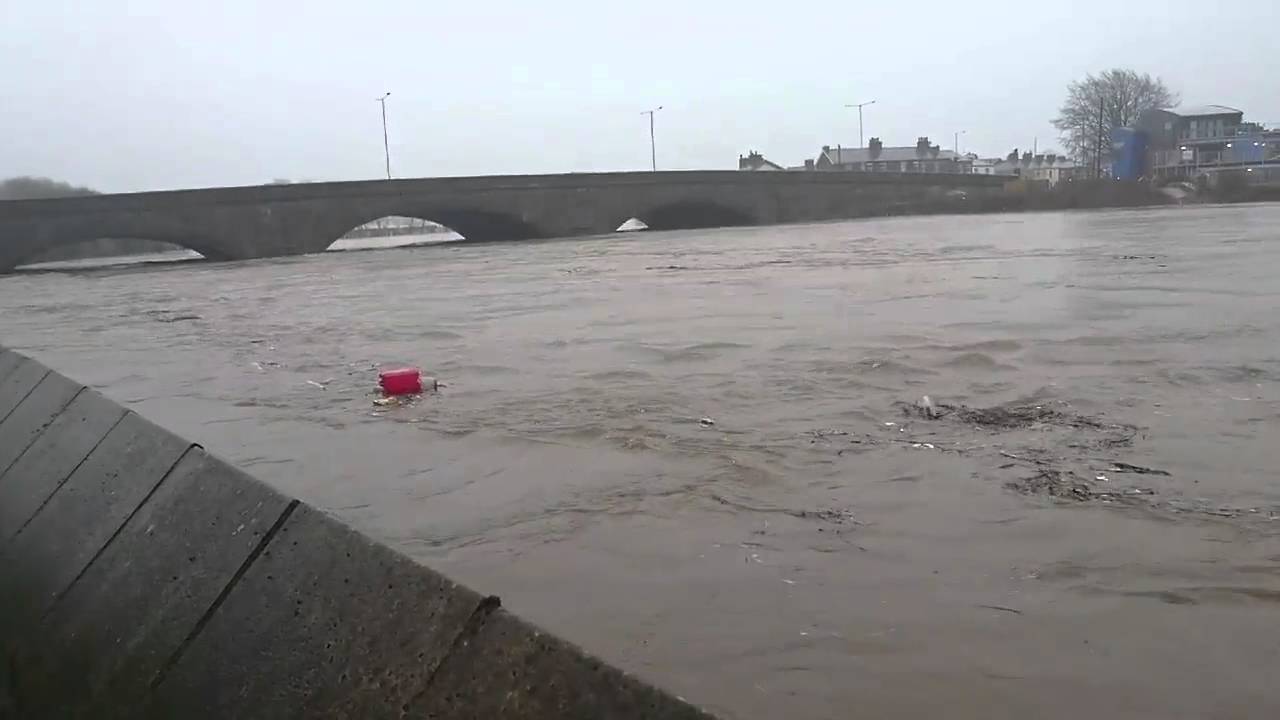 River Ribble flowing high and fast at Preston - YouTube