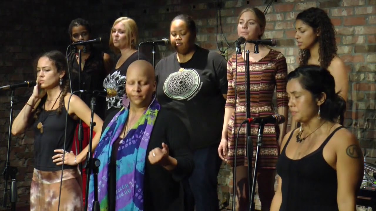 Beautiful Chorus at the white house trailer - YouTube