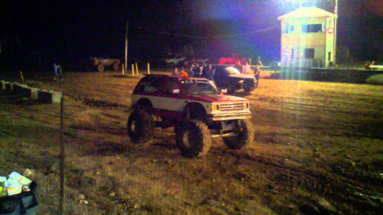 Mud bog Waverly Tennessee Michael Todd Davis - YouTube