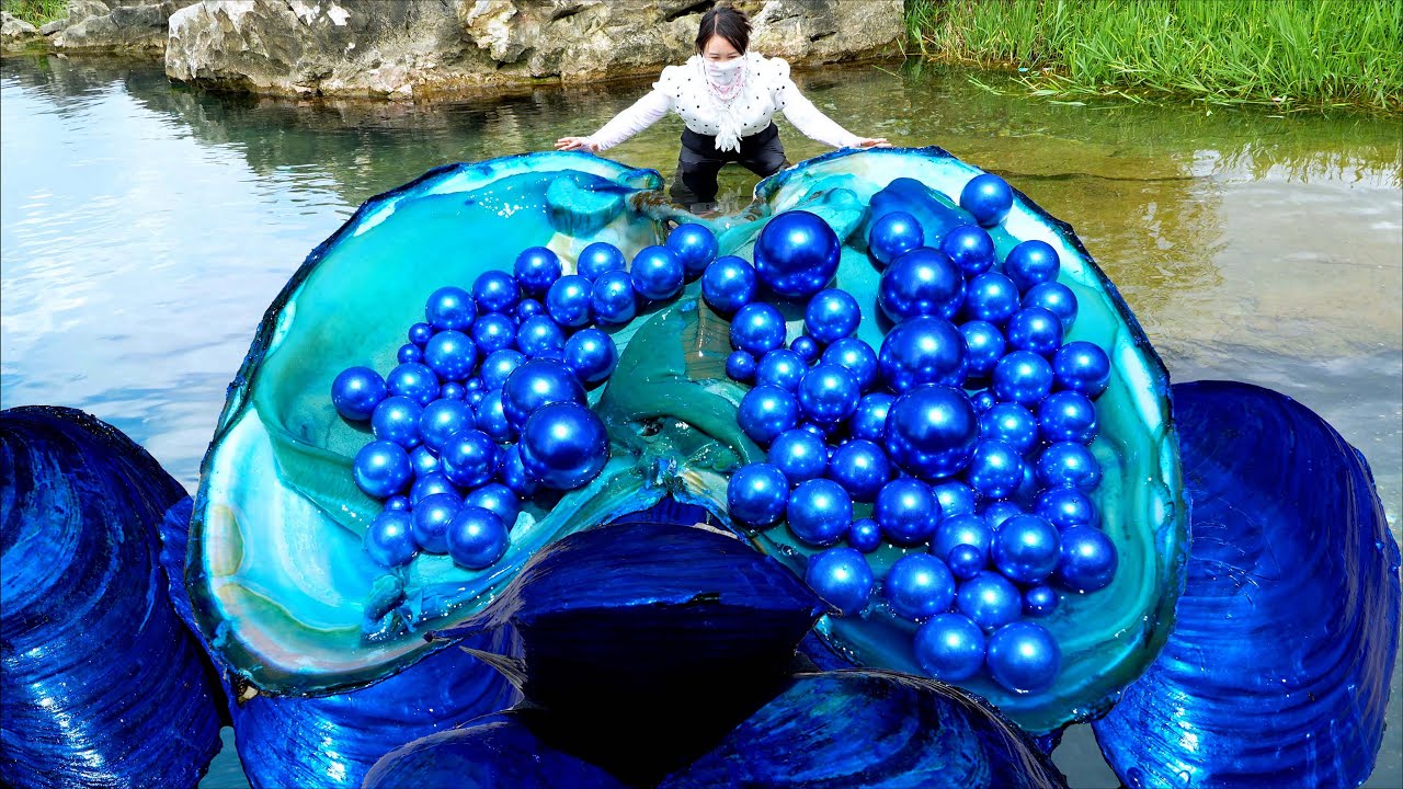 😱😱The giant blue clam in the deep pool, filled with dazzling and ...